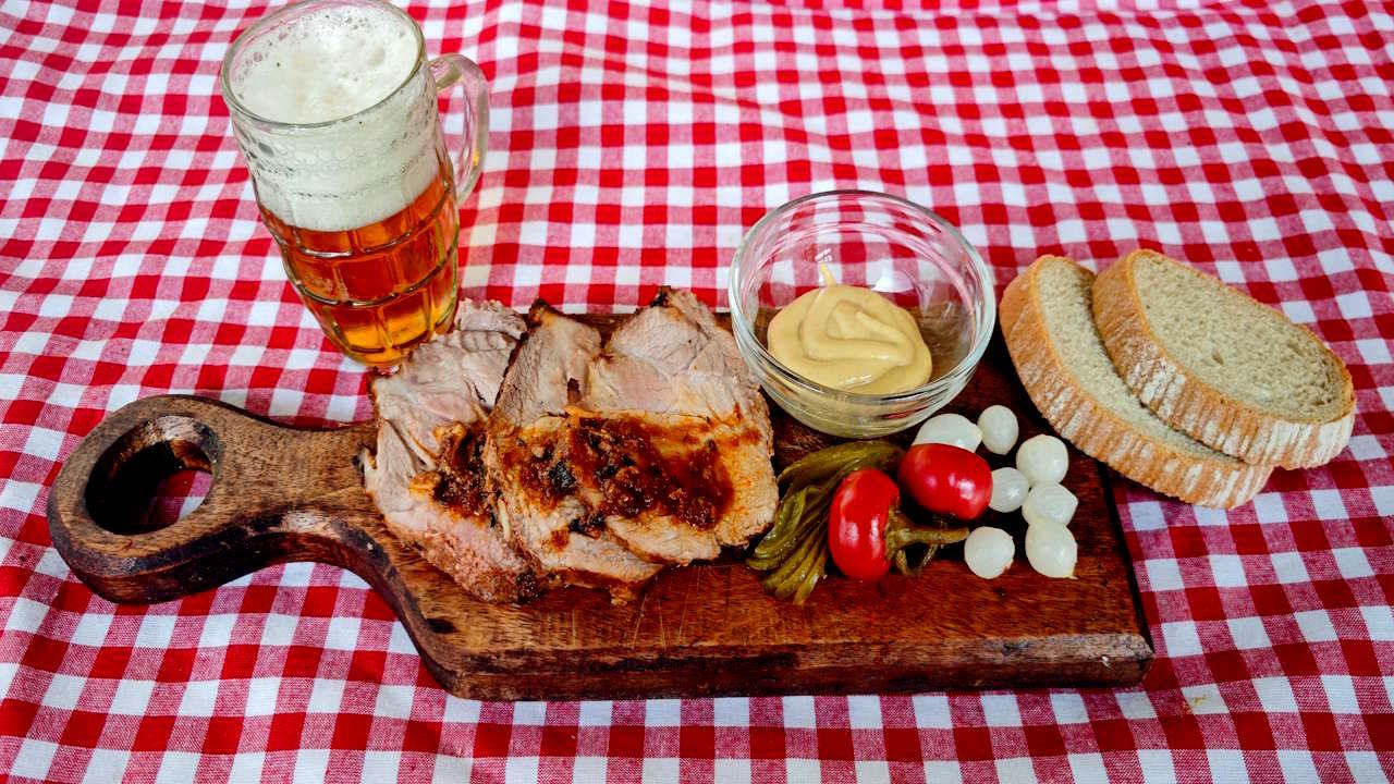 Studená krkovička na chleba: Tak šťavnatá, že si budete lízat prsty ...